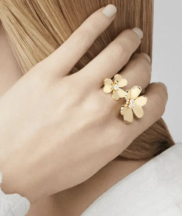 Van Cleef & Arpels Frivole Between The Finger Ring