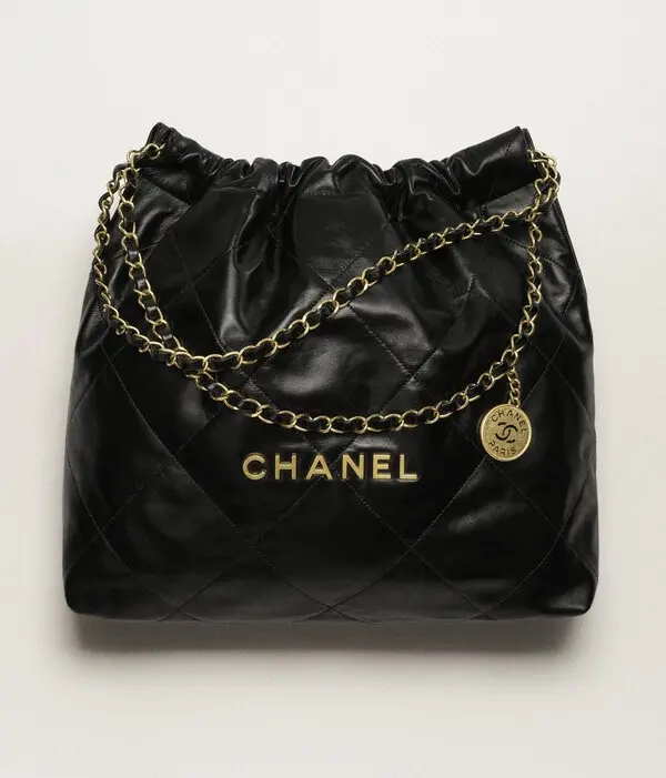 Chanel - 22 Handbag