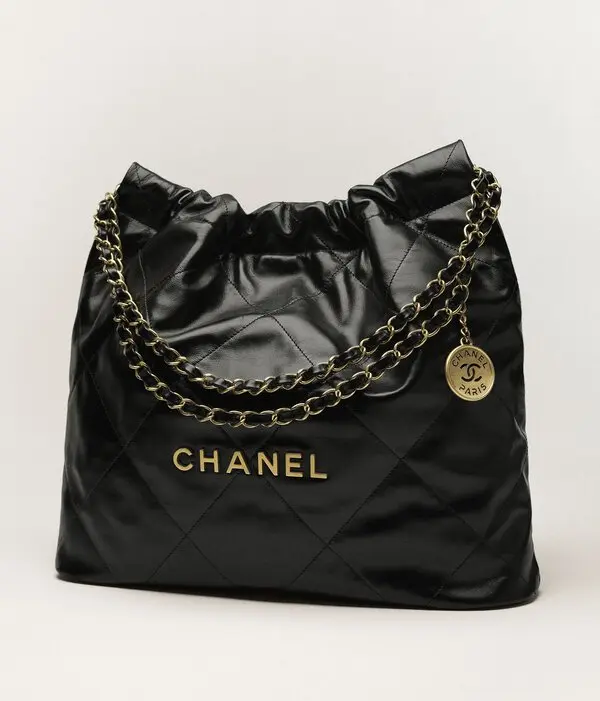 Chanel - 22 Handbag