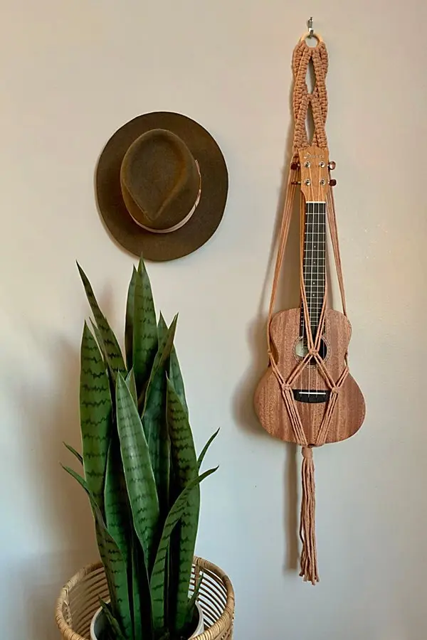 I WOULD RATHER KNOT Macrame Ukulele Hanger - Pink