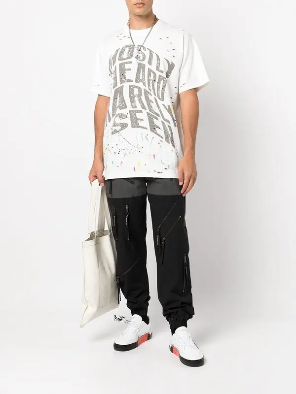 MOSTLY HEARD RARELY SEEN Warped-text Paint T-shirt - White