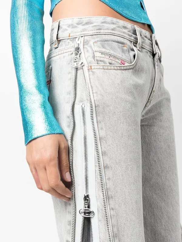DIESEL® 2002 007f8 Straight Jeans