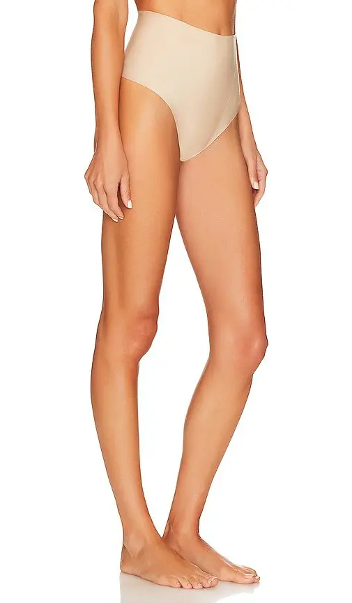 Commando Zone Smoothing Thong In Nude - Beige