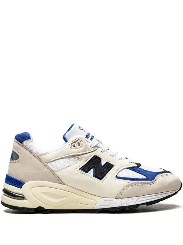 NEW BALANCE 990 V2 Sneakers - White