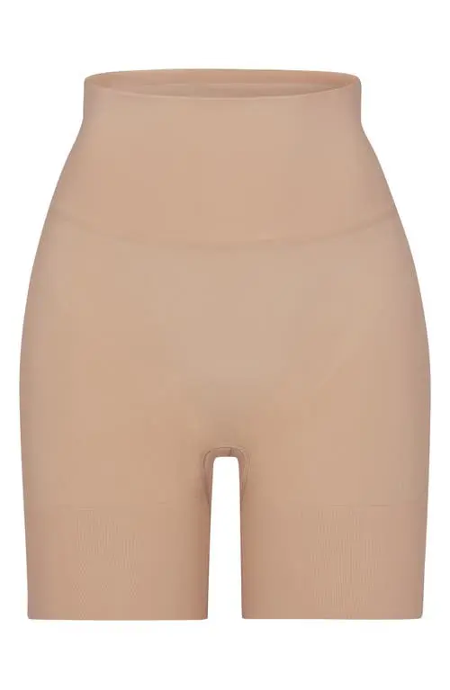 SKIMS Butt Enhancing Lifting Shorts - Clay