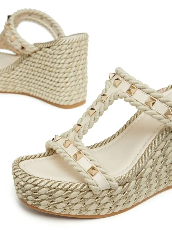 Valentino Garavani Rockstud Torchon 90mm Wedge Sandals - Neutrals