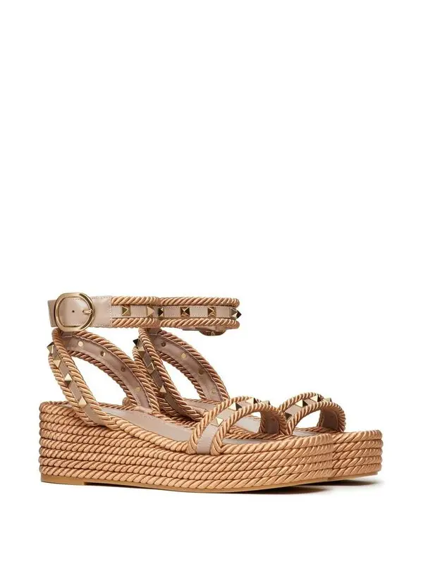 Valentino Garavani Rockstud Flatform Sandals - Neutrals
