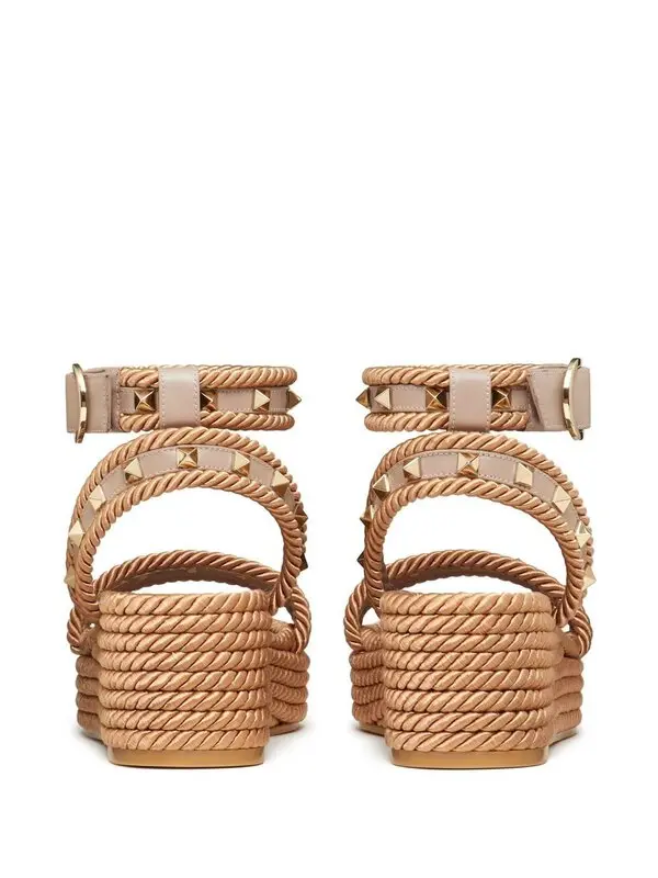 Valentino Garavani Rockstud Flatform Sandals - Neutrals