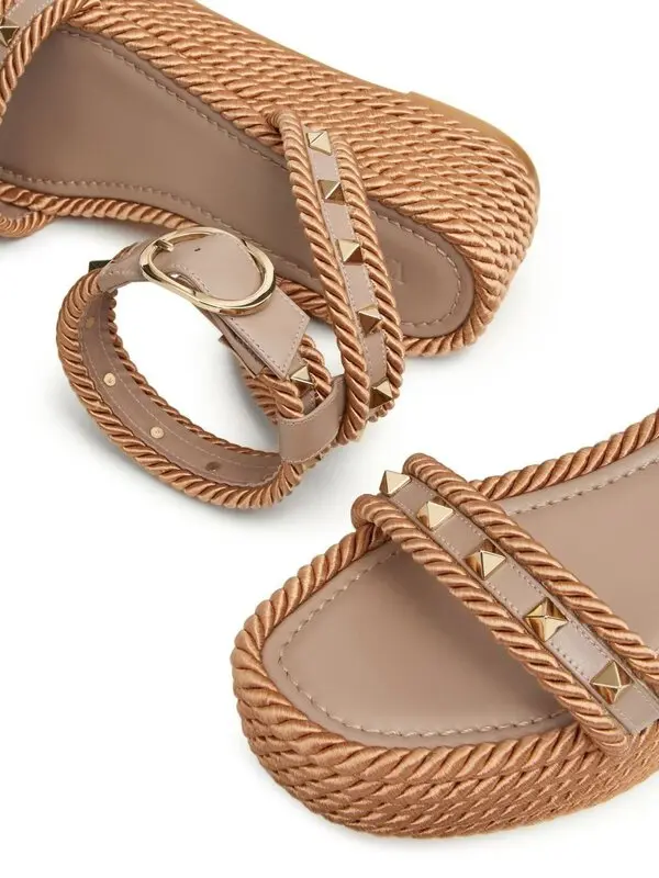 Valentino Garavani Rockstud Flatform Sandals - Neutrals