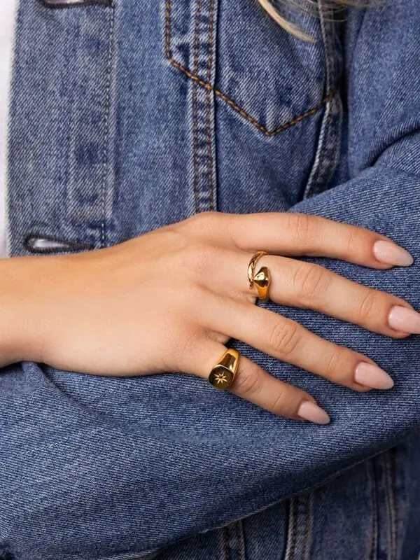 NIALAYA JEWELRY Skyfall Starburst Signet Ring