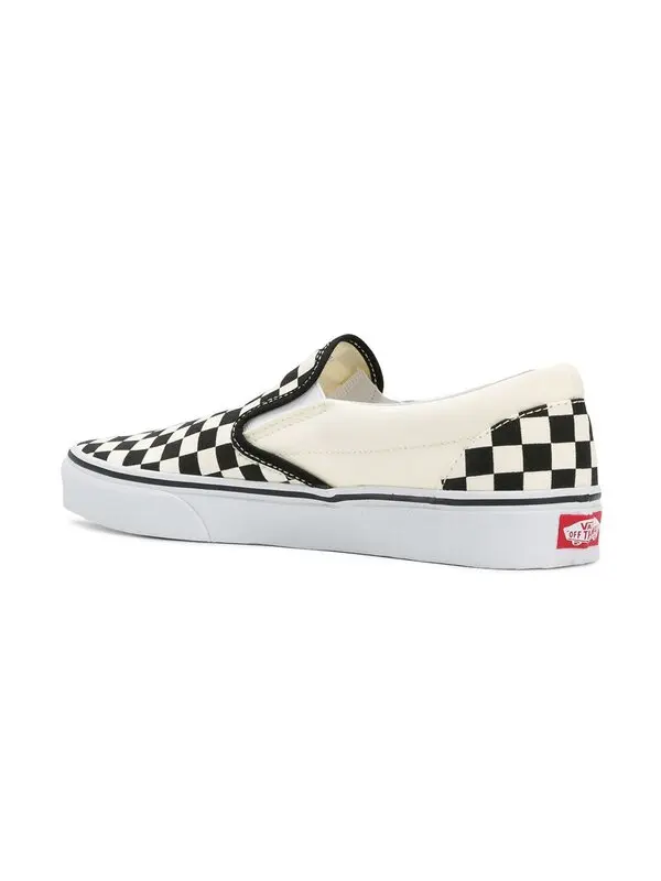 VANS Classic Slip-on Sneakers