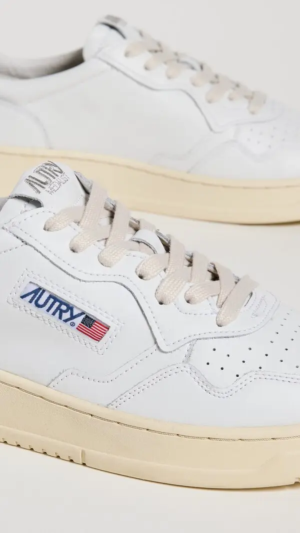 AUTRY Medalist Low-top Sneakers - White/black