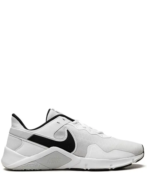 Nike Legend Essential 2 Sneakers