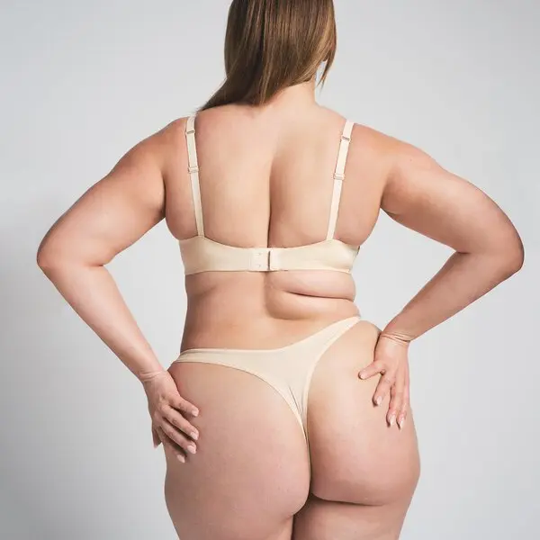 SKIMS Push Up Plunge Bra | Light Neutral | | Wireless Form - Sand