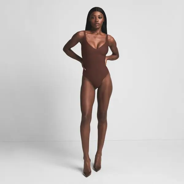 SKIMS Unlined Plunge Thong Bodysuit - Cocoa