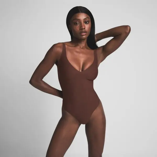 SKIMS Unlined Plunge Thong Bodysuit - Cocoa