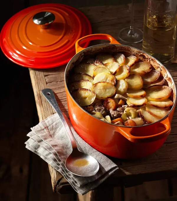 LE CREUSET Cast Iron Casserole Oval Dish - Orange
