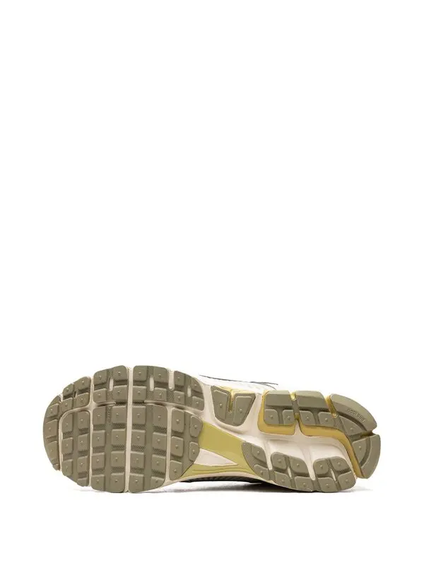 Nike Zoom Vomero 5 Sneakers