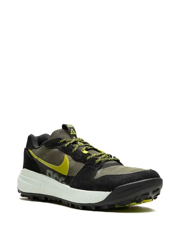 Nike Lowcate Sneakers