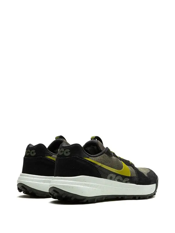 Nike Lowcate Sneakers