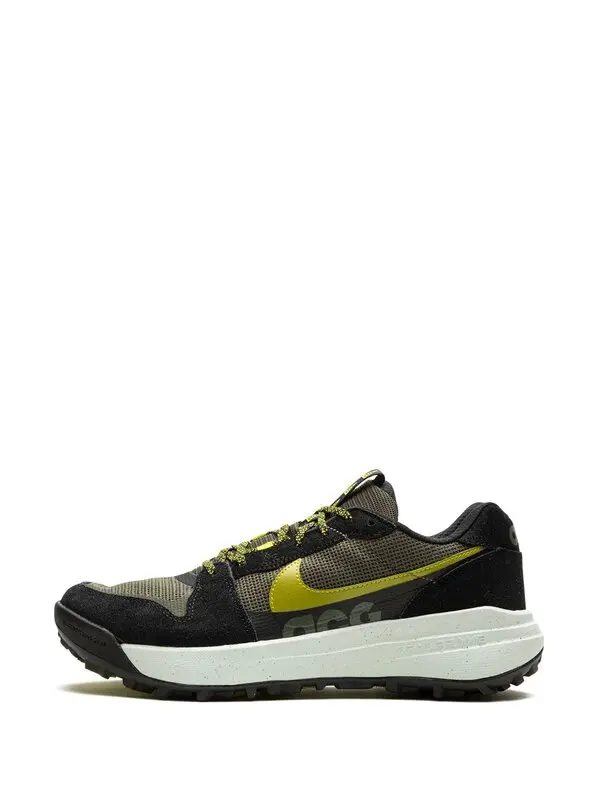 Nike Lowcate Sneakers