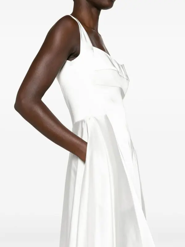 ATU BODY COUTURE V-back Gown - White