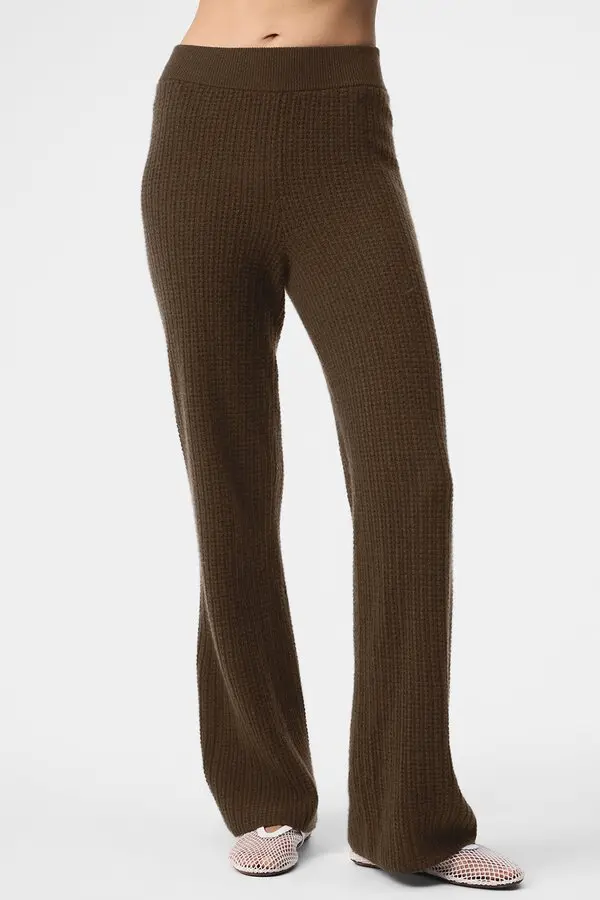 Alo Yoga Cashmere High-waist Plush Waffle Pants - Espresso