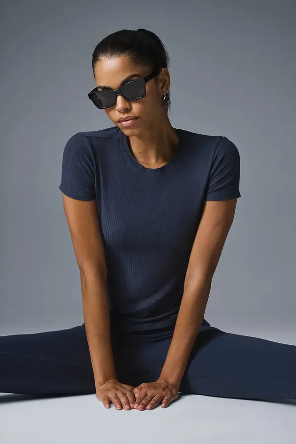 Alo Yoga Ribbed Sea Coast T-shirt - Navy