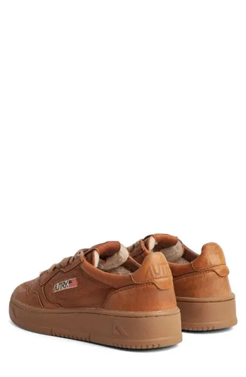 AUTRY Medalist Low Sneaker - Solid Goat Tobacco