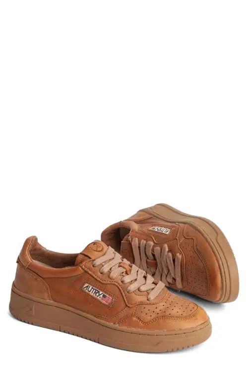 AUTRY Medalist Low Sneaker - Solid Goat Tobacco