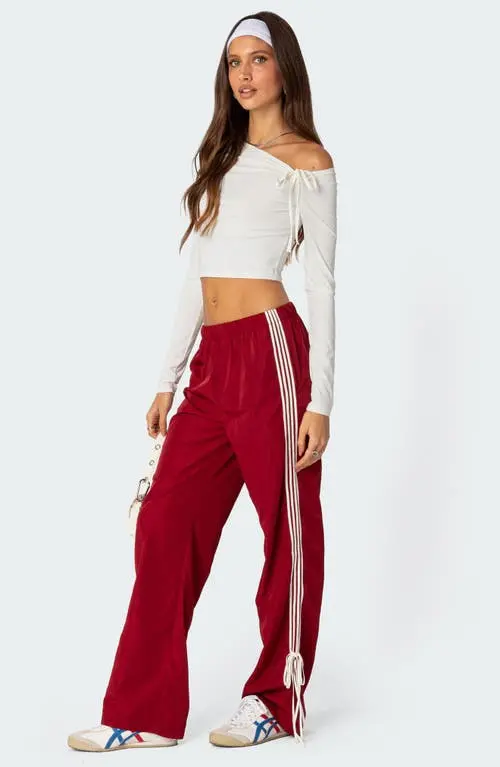 EDIKTED Winona One-shoulder Crop Top