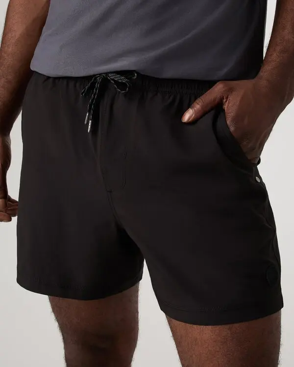 Vuori Kore Lined 5" Shorts - Black Tonal