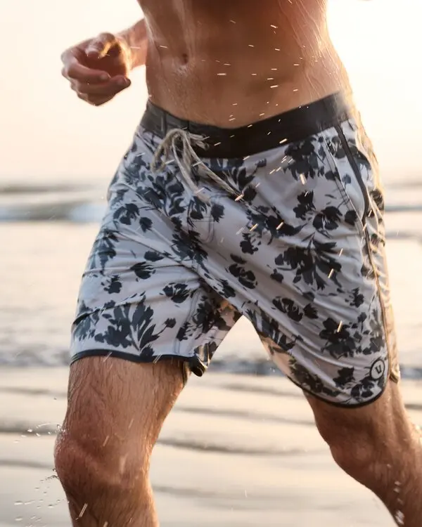 Vuori Boardshorts - Frost Grey Fleur