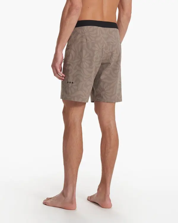 Vuori Infinity Boardshorts - Taupe Big Samba