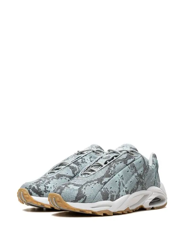 Nike Air Terra Hot Step Sneakers - Grey