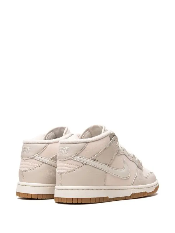 Nike Dunk Mid Light Orewood Brown Sneakers