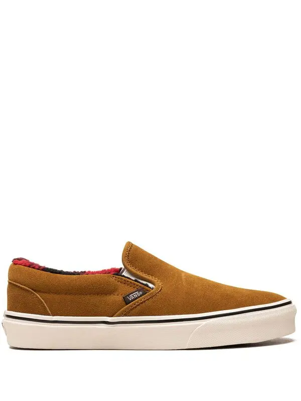 VANS Classic Slip-on Cozy Hug Sneakers