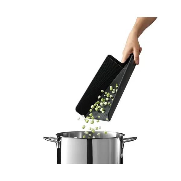 JOSEPH JOSEPH Chop2pot Cutting Board - Black