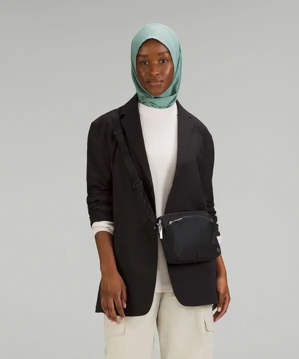 lululemon belt bag size comparison LULULEMON Everywhere Belt Bag 1L vs 2L