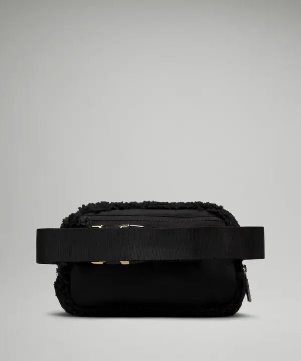 Lululemon Everywhere Belt Bag - Black | Editorialist
