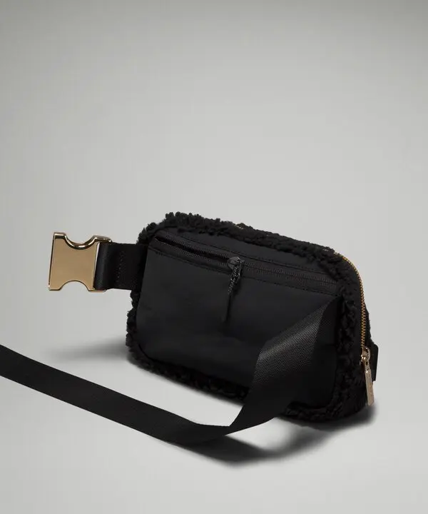 Lululemon Everywhere Belt Bag - Black | Editorialist