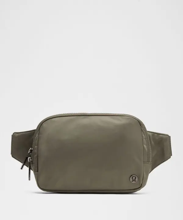 Lululemon Everywhere Belt Bag Large 2l - Army Green