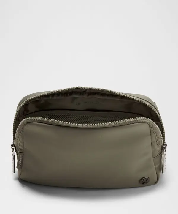 Lululemon Everywhere Belt Bag Large 2l - Army Green