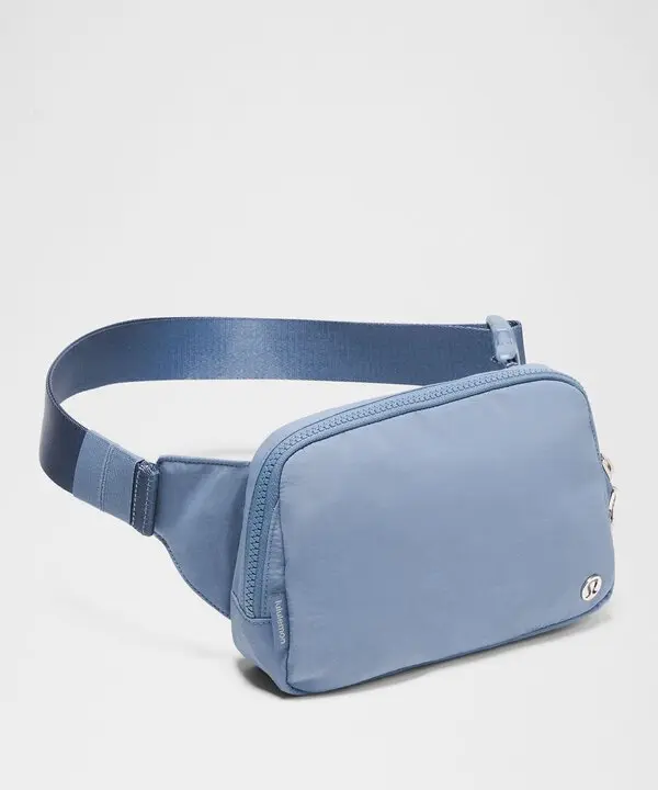 Lululemon Everywhere Belt Bag Large 2l - Washed Denim