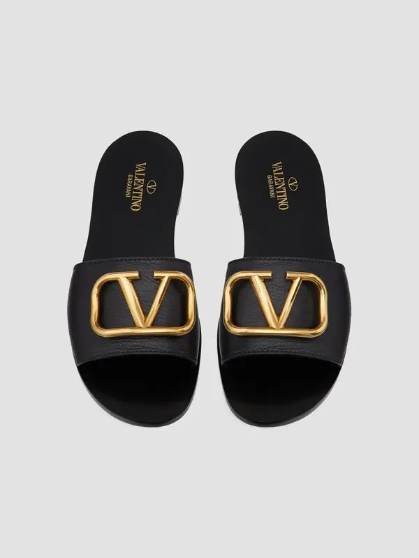 Valentino Garavani Vlogo Signature Slide Sandals In Grainy Cowhide - Black