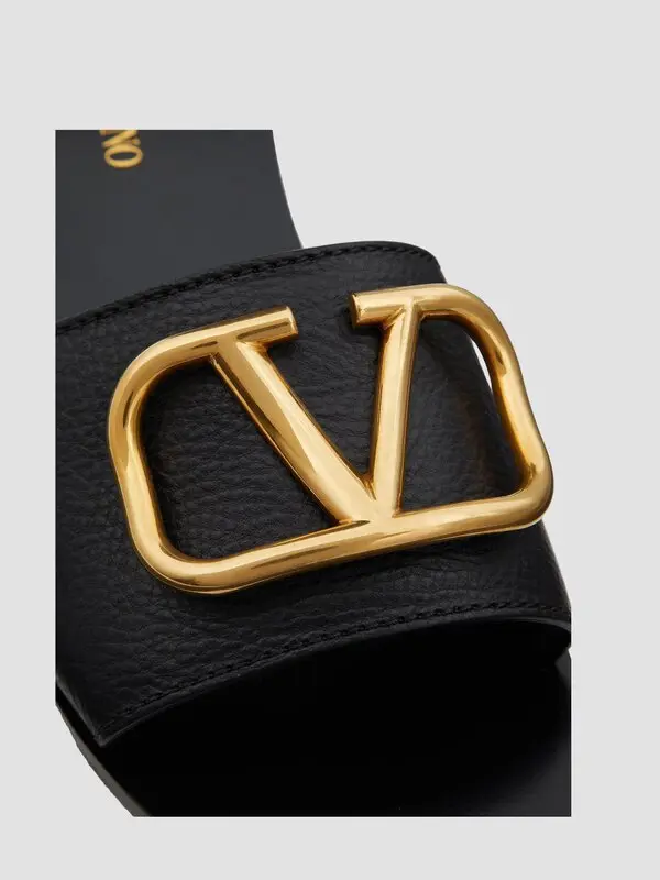 Valentino Garavani Vlogo Signature Slide Sandals In Grainy Cowhide - Black