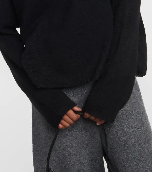 LISA YANG Sandy Cashmere Mockneck Sweater - Black