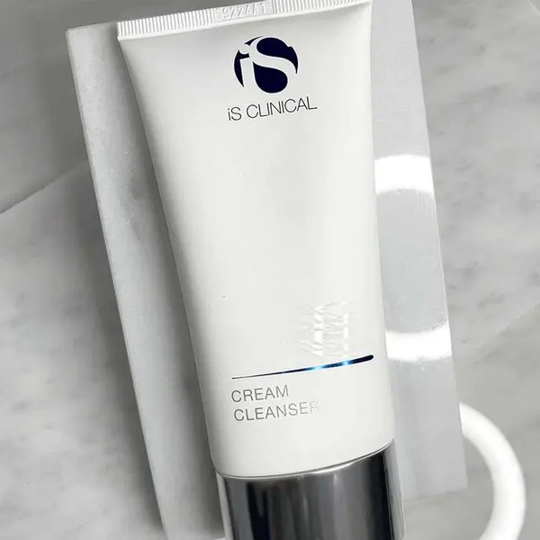 IS CLINICAL Cream Cleanser