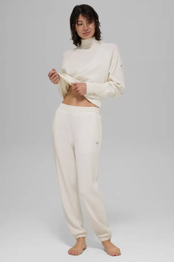 Alo Yoga Waffle Weekend Escape Jogger Pants - Ivory