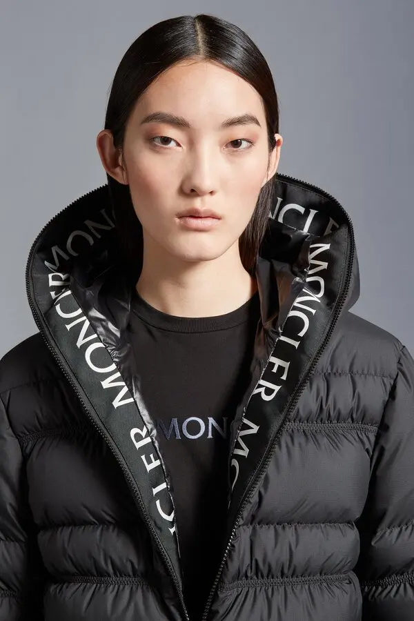 Moncler Yser Short Down Jacket - Black | Editorialist